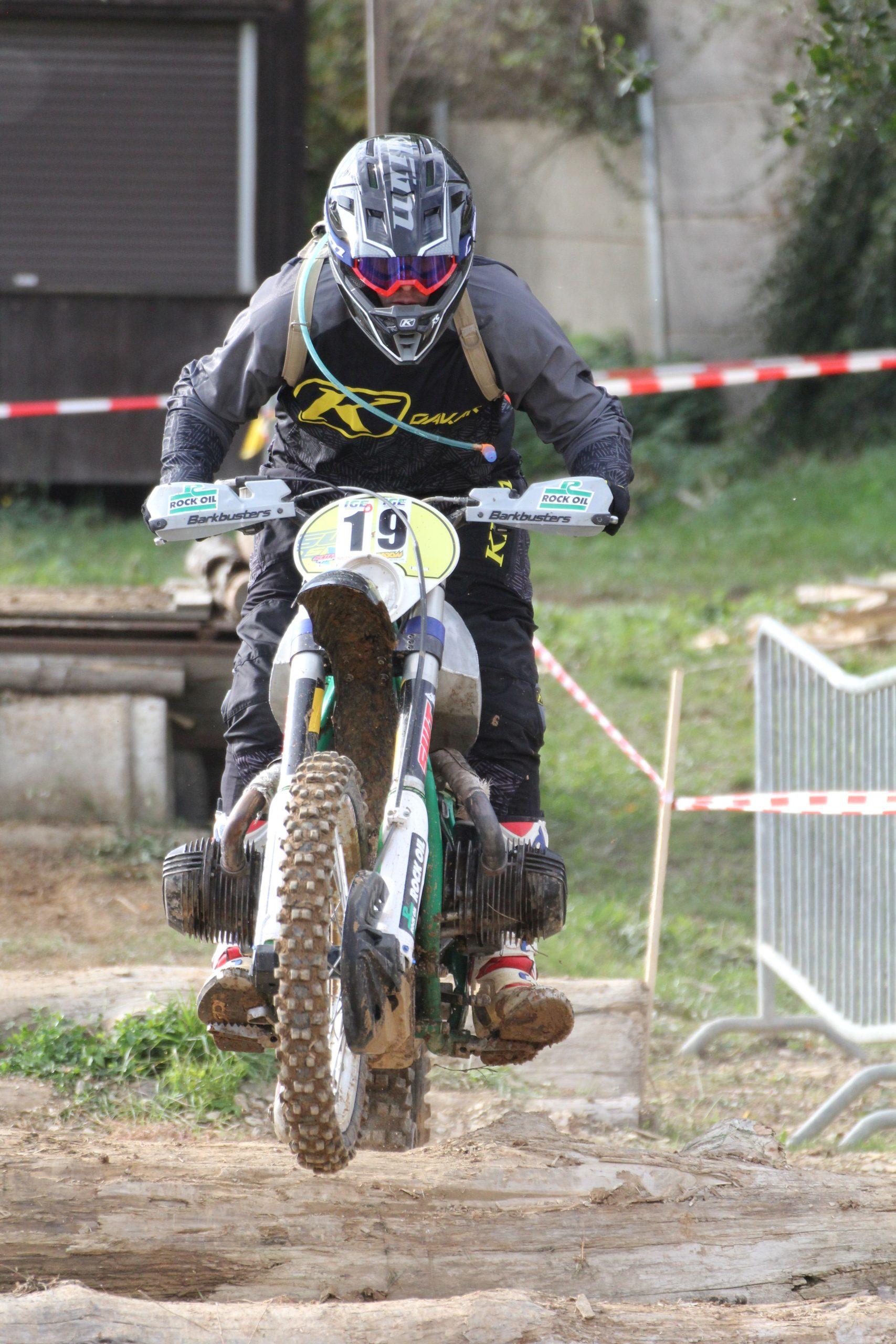 Enduroboxer, a BMW airhead transformed from a police motorcycle into an winning enduro racer ...