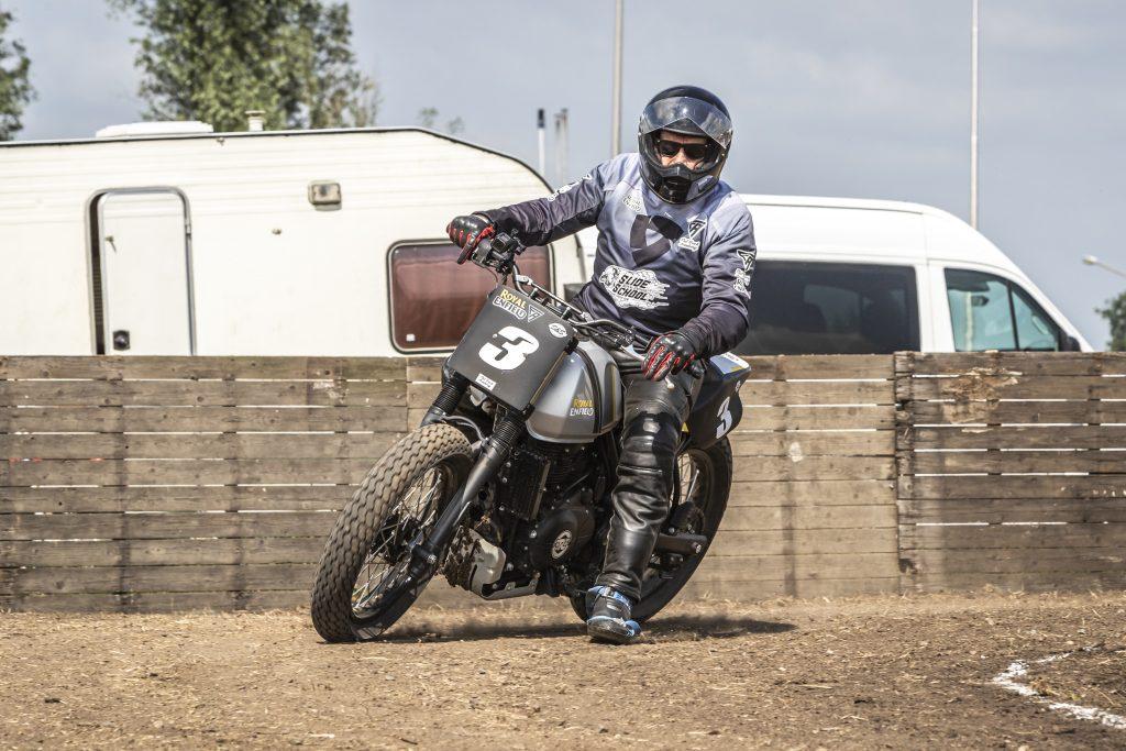 Flat Track racing - having fun on the oval track! - BikeBrewers.com