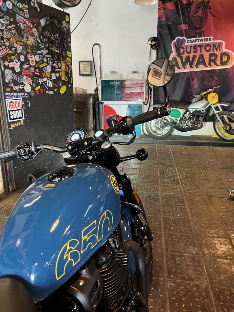 Royal Enfield Shotgun 650 - Double barrelled fun! - BikeBrewers.com