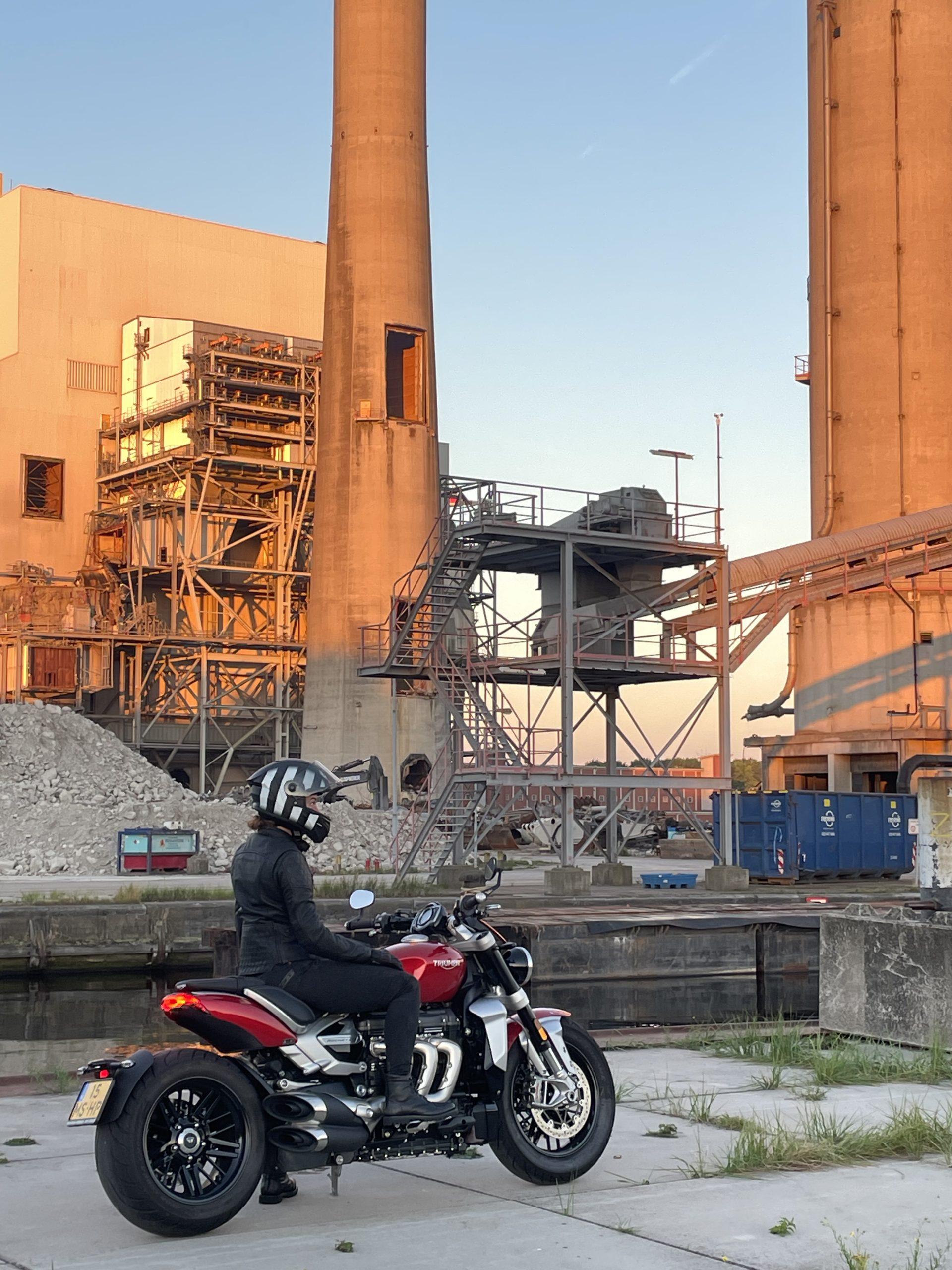 Unleashing the Beast: The Triumph Rocket 3R Supercharged by Roké Motors ...